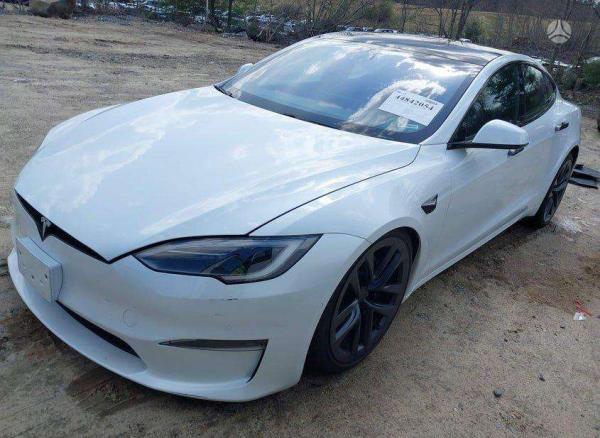Balts Tesla Model S 2022 Klaipėda, ar dzinēja tilpumu 0.00 L un nobraukumu 72 tūkst. km par 25900 €, foto 1 vietnē AUTOMOTO.COM.LV