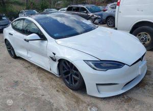 White Tesla Model S 2022 in Klaipeda, with an engine capacity of 0.00 L and mileage of 72 thousand km for 25900 €, photo 3 on AUTOMOTO.COM.LV