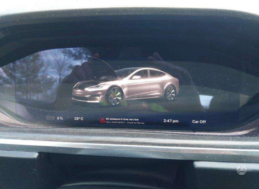White Tesla Model S 2022 in Klaipeda, with an engine capacity of 0.00 L and mileage of 72 thousand km for 25900 €, photo 7 on AUTOMOTO.COM.LV