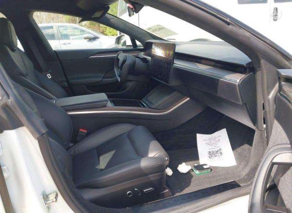 Balts Tesla Model S 2022 Klaipėda, ar dzinēja tilpumu 0.00 L un nobraukumu 72 tūkst. km par 25900 €, foto 7 vietnē AUTOMOTO.COM.LV