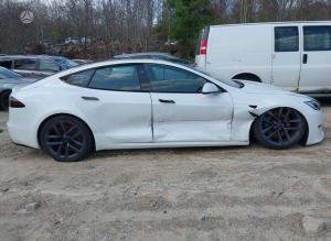 White Tesla Model S 2022 in Klaipeda, with an engine capacity of 0.00 L and mileage of 72 thousand km for 25900 €, photo 12 on AUTOMOTO.COM.LV
