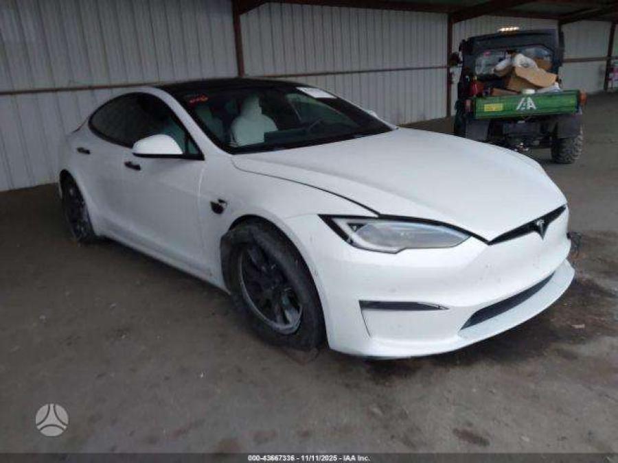 White Tesla Model S 2023 in Klaipeda, with an engine capacity of 0.00 L and mileage of 81 thousand km for 14500 €, photo 1 on AUTOMOTO.COM.LV
