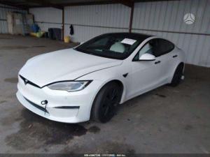 White Tesla Model S 2023 in Klaipeda, with an engine capacity of 0.00 L and mileage of 81 thousand km for 14500 €, photo 2 on AUTOMOTO.COM.LV