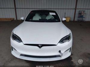 White Tesla Model S 2023 in Klaipeda, with an engine capacity of 0.00 L and mileage of 81 thousand km for 14500 €, photo 13 on AUTOMOTO.COM.LV