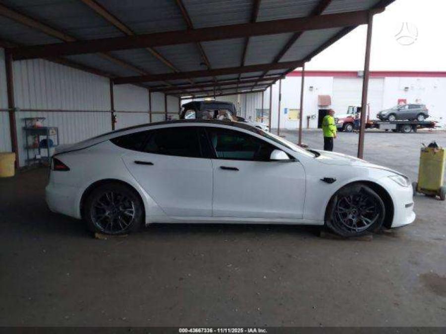 White Tesla Model S 2023 in Klaipeda, with an engine capacity of 0.00 L and mileage of 81 thousand km for 14500 €, photo 14 on AUTOMOTO.COM.LV