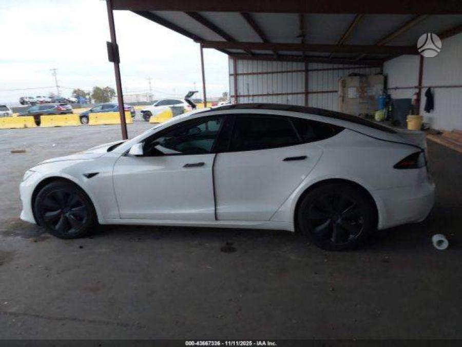 White Tesla Model S 2023 in Klaipeda, with an engine capacity of 0.00 L and mileage of 81 thousand km for 14500 €, photo 15 on AUTOMOTO.COM.LV
