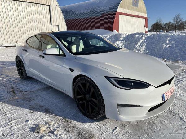 White Tesla Model S 2023 in Kaunas, with an engine capacity of 0.00 L and mileage of 47 thousand km for 63000 €, photo 2 on AUTOMOTO.COM.LV