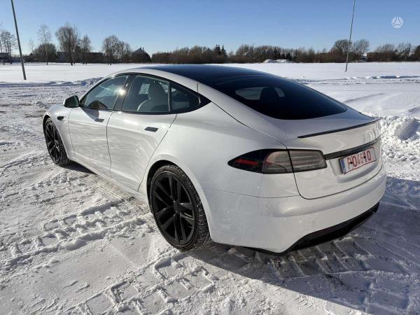 White Tesla Model S 2023 in Kaunas, with an engine capacity of 0.00 L and mileage of 47 thousand km for 63000 €, photo 5 on AUTOMOTO.COM.LV