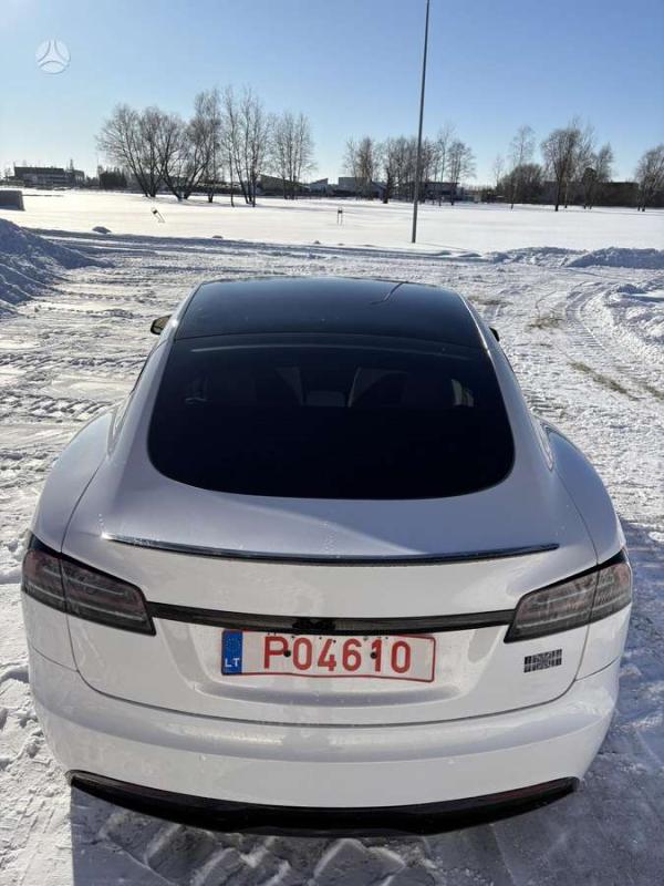 White Tesla Model S 2023 in Kaunas, with an engine capacity of 0.00 L and mileage of 47 thousand km for 63000 €, photo 6 on AUTOMOTO.COM.LV
