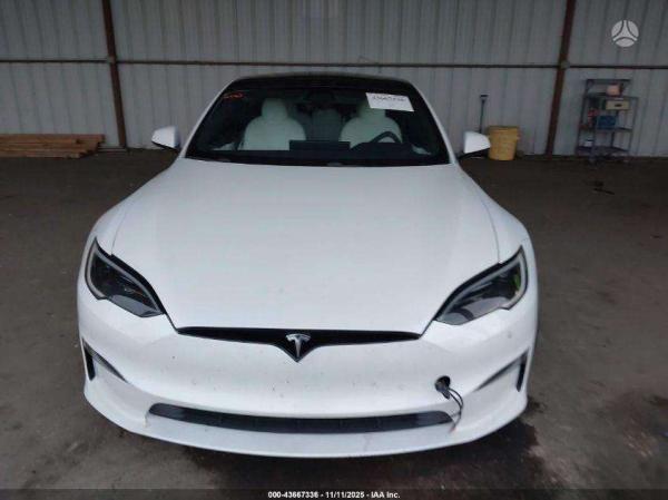 Balts Tesla Model S 2023 Kauņa, ar dzinēja tilpumu 0.00 L un nobraukumu 80 tūkst. km par 29600 €, foto 1 vietnē AUTOMOTO.COM.LV