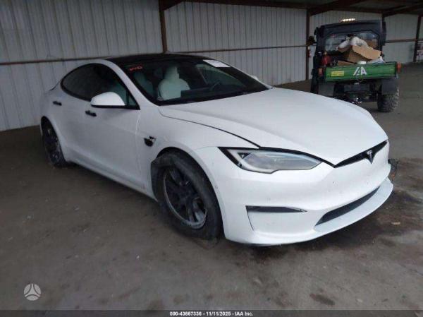 Balts Tesla Model S 2023 Kauņa, ar dzinēja tilpumu 0.00 L un nobraukumu 80 tūkst. km par 29600 €, foto 2 vietnē AUTOMOTO.COM.LV