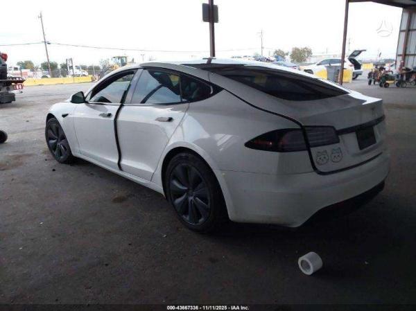 Balts Tesla Model S 2023 Kauņa, ar dzinēja tilpumu 0.00 L un nobraukumu 80 tūkst. km par 29600 €, foto 5 vietnē AUTOMOTO.COM.LV