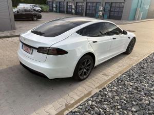 Белый Тесла Модель С 2023 в Каунас, объемом двигателя 0.00 л и пробегом 129 тыс. км за 39000 €, фото 4 на AUTOMOTO.COM.LV