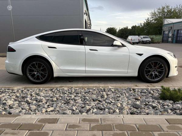 Balts Tesla Model S 2023 Kauņa, ar dzinēja tilpumu 0.00 L un nobraukumu 129 tūkst. km par 39000 €, foto 5 vietnē AUTOMOTO.COM.LV