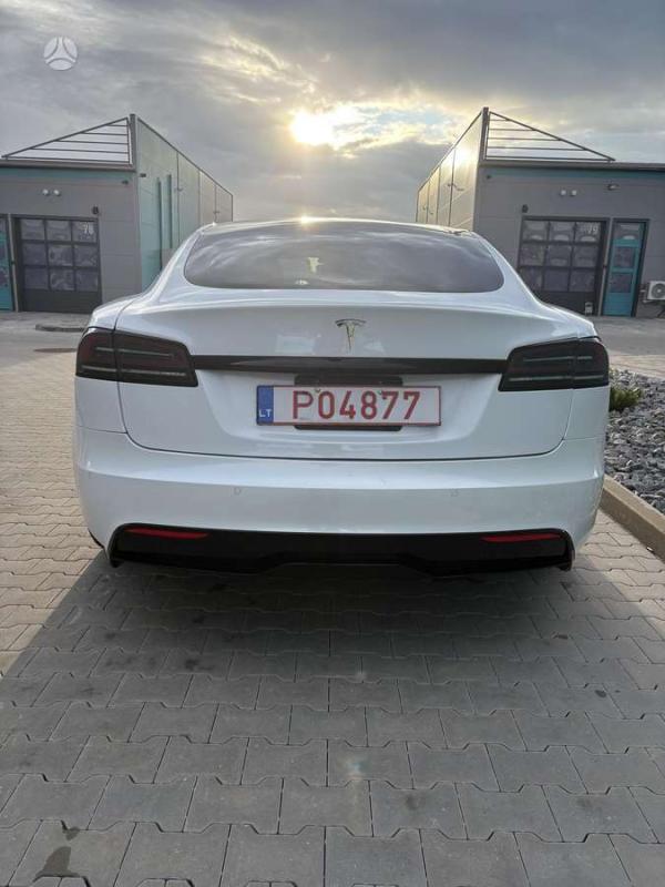 Balts Tesla Model S 2023 Kauņa, ar dzinēja tilpumu 0.00 L un nobraukumu 129 tūkst. km par 39000 €, foto 7 vietnē AUTOMOTO.COM.LV