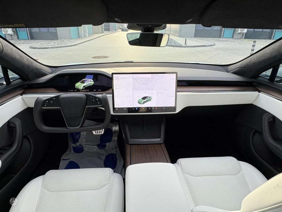 Белый Тесла Модель С 2023 в Каунас, объемом двигателя 0.00 л и пробегом 129 тыс. км за 39000 €, фото 13 на AUTOMOTO.COM.LV