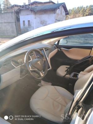 Balts Tesla Model S 2013 Rīga, ar dzinēja tilpumu 0.00 L un nobraukumu 209 tūkst. km par 8000 €, foto 5 vietnē AUTOMOTO.COM.LV