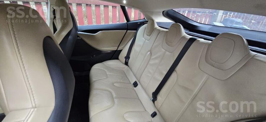 White Tesla Model S 2013 in Riga, with an engine capacity of 0.00 L and mileage of 217 thousand km for 7400 €, photo 13 on AUTOMOTO.COM.LV