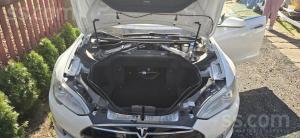 White Tesla Model S 2013 in Riga, with an engine capacity of 0.00 L and mileage of 217 thousand km for 7400 €, photo 18 on AUTOMOTO.COM.LV