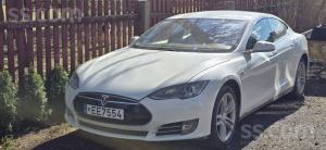 White Tesla Model S 2013 in Riga, with an engine capacity of 0.00 L and mileage of 217 thousand km for 7400 €, photo 19 on AUTOMOTO.COM.LV