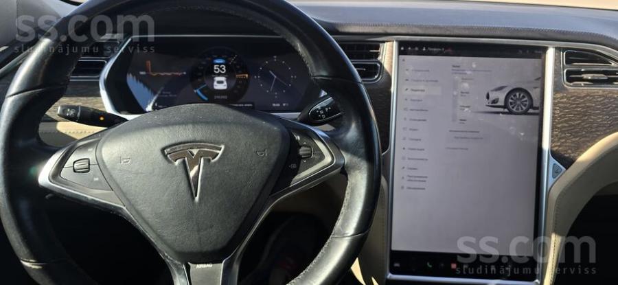 White Tesla Model S 2013 in Riga, with an engine capacity of 0.00 L and mileage of 217 thousand km for 7400 €, photo 23 on AUTOMOTO.COM.LV