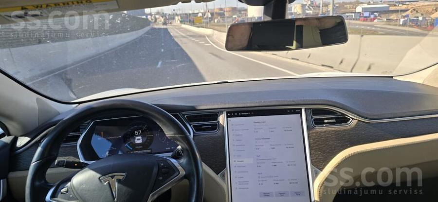 White Tesla Model S 2013 in Riga, with an engine capacity of 0.00 L and mileage of 217 thousand km for 7400 €, photo 24 on AUTOMOTO.COM.LV
