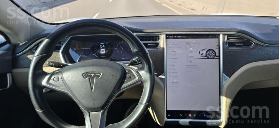 White Tesla Model S 2013 in Riga, with an engine capacity of 0.00 L and mileage of 217 thousand km for 7400 €, photo 25 on AUTOMOTO.COM.LV