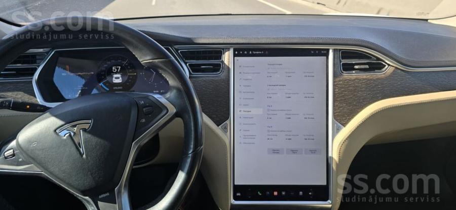 White Tesla Model S 2013 in Riga, with an engine capacity of 0.00 L and mileage of 217 thousand km for 7400 €, photo 26 on AUTOMOTO.COM.LV