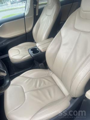 White Tesla Model S 2013 in Riga, with an engine capacity of 0.00 L and mileage of 217 thousand km for 7400 €, photo 28 on AUTOMOTO.COM.LV