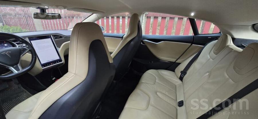 White Tesla Model S 2013 in Riga, with an engine capacity of 0.00 L and mileage of 217 thousand km for 7400 €, photo 31 on AUTOMOTO.COM.LV