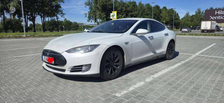 White Tesla Model S 2014 in Vilnius, with an engine capacity of 0.00 L and mileage of 341 thousand km for 10500 €, photo 1 on AUTOMOTO.COM.LV