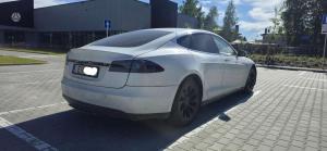 White Tesla Model S 2014 in Vilnius, with an engine capacity of 0.00 L and mileage of 341 thousand km for 10500 €, photo 6 on AUTOMOTO.COM.LV