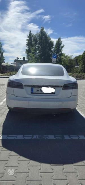 White Tesla Model S 2014 in Vilnius, with an engine capacity of 0.00 L and mileage of 341 thousand km for 10500 €, photo 7 on AUTOMOTO.COM.LV