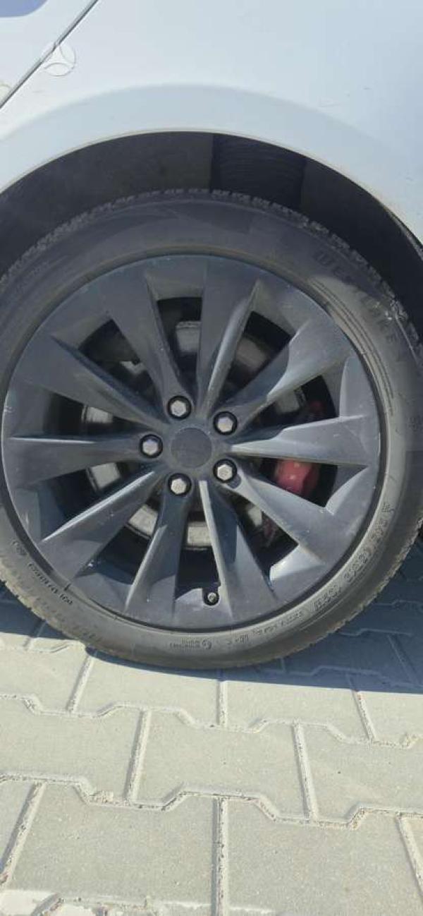 Balts Tesla Model S 2014 Viļņa, ar dzinēja tilpumu 0.00 L un nobraukumu 341 tūkst. km par 10500 €, foto 7 vietnē AUTOMOTO.COM.LV