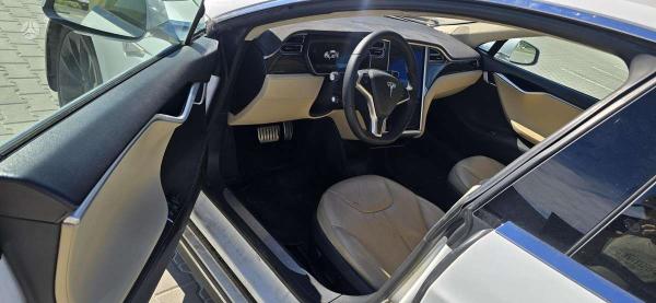 Balts Tesla Model S 2014 Viļņa, ar dzinēja tilpumu 0.00 L un nobraukumu 341 tūkst. km par 10500 €, foto 9 vietnē AUTOMOTO.COM.LV