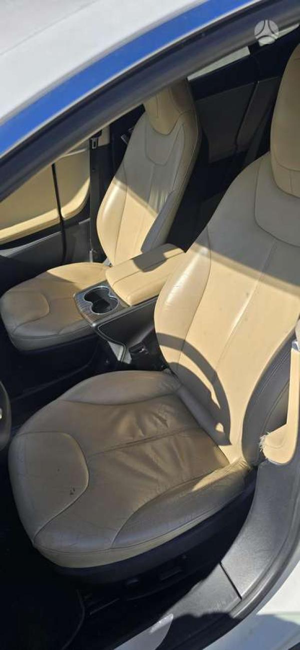 Balts Tesla Model S 2014 Viļņa, ar dzinēja tilpumu 0.00 L un nobraukumu 341 tūkst. km par 10500 €, foto 10 vietnē AUTOMOTO.COM.LV