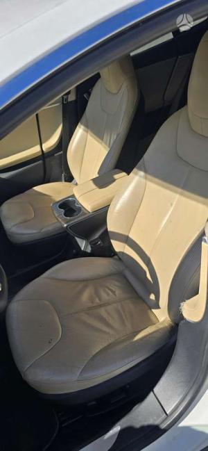 White Tesla Model S 2014 in Vilnius, with an engine capacity of 0.00 L and mileage of 341 thousand km for 10500 €, photo 11 on AUTOMOTO.COM.LV