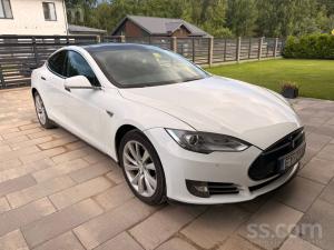 Balts Tesla Model S 2014 Rīga, ar dzinēja tilpumu 0.00 L un nobraukumu 210 tūkst. km par 14222 €, foto  vietnē AUTOMOTO.COM.LV