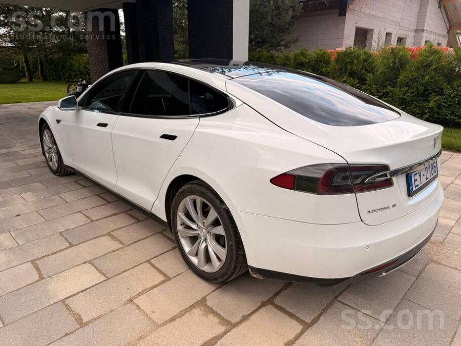 Balts Tesla Model S 2014 Rīga, ar dzinēja tilpumu 0.00 L un nobraukumu 210 tūkst. km par 14222 €, foto 3 vietnē AUTOMOTO.COM.LV