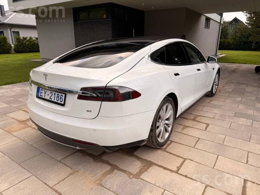 Balts Tesla Model S 2014 Rīga, ar dzinēja tilpumu 0.00 L un nobraukumu 210 tūkst. km par 14222 €, foto 4 vietnē AUTOMOTO.COM.LV