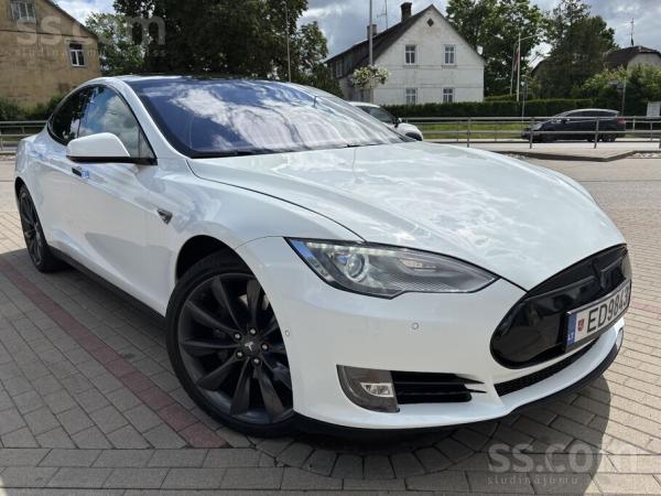 Белый Тесла Модель С 2014 в Бауска, объемом двигателя 0.00 л и пробегом 218 тыс. км за 14000 €, фото 3 на AUTOMOTO.COM.LV