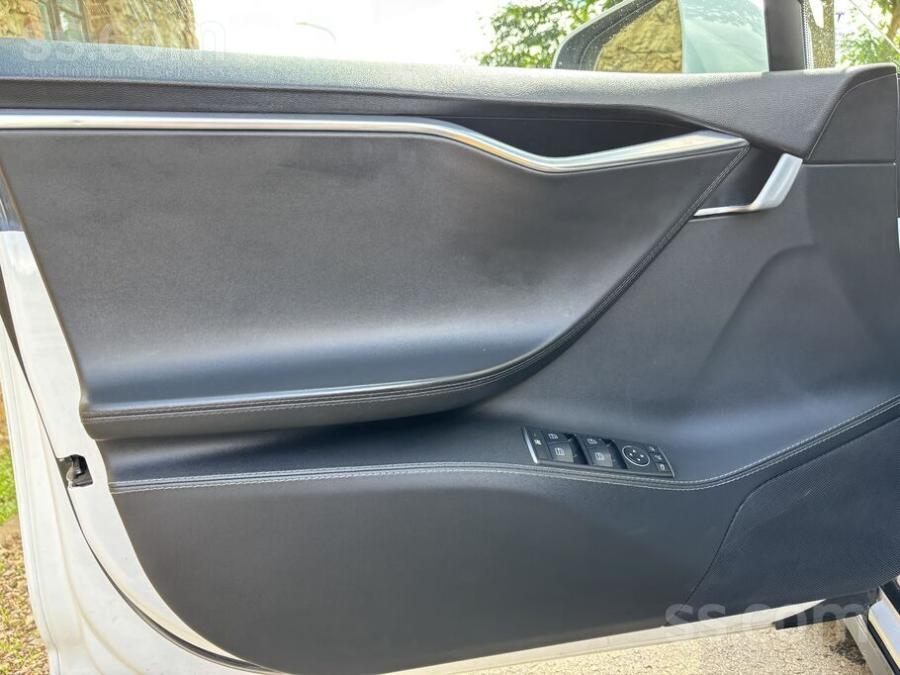Balts Tesla Model S 2014 Bauska, ar dzinēja tilpumu 0.00 L un nobraukumu 218 tūkst. km par 14000 €, foto 24 vietnē AUTOMOTO.COM.LV