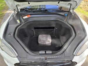 Balts Tesla Model S 2014 Bauska, ar dzinēja tilpumu 0.00 L un nobraukumu 218 tūkst. km par 14000 €, foto 32 vietnē AUTOMOTO.COM.LV