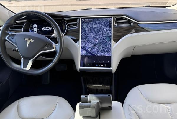 White Tesla Model S 2015 in Riga, with an engine capacity of 0.00 L and mileage of 280 thousand km for 16000 €, photo 7 on AUTOMOTO.COM.LV