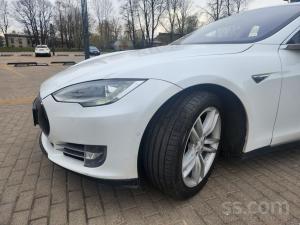 Белый Тесла Модель С 2015 в Рига, объемом двигателя 0.00 л и пробегом 290 тыс. км за 15800 €, фото 15 на AUTOMOTO.COM.LV