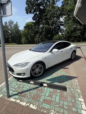 Balts Tesla Model S 2015 Marijampole, ar dzinēja tilpumu 0.00 L un nobraukumu 306 tūkst. km par 14500 €, foto 3 vietnē AUTOMOTO.COM.LV
