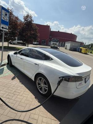 Balts Tesla Model S 2015 Marijampole, ar dzinēja tilpumu 0.00 L un nobraukumu 306 tūkst. km par 14500 €, foto 4 vietnē AUTOMOTO.COM.LV