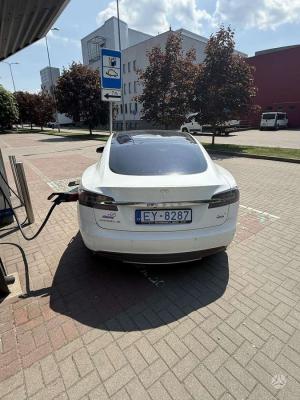 Balts Tesla Model S 2015 Marijampole, ar dzinēja tilpumu 0.00 L un nobraukumu 306 tūkst. km par 14500 €, foto 5 vietnē AUTOMOTO.COM.LV