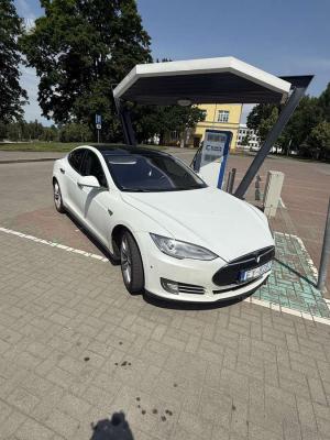 Balts Tesla Model S 2015 Marijampole, ar dzinēja tilpumu 0.00 L un nobraukumu 306 tūkst. km par 14500 €, foto 6 vietnē AUTOMOTO.COM.LV