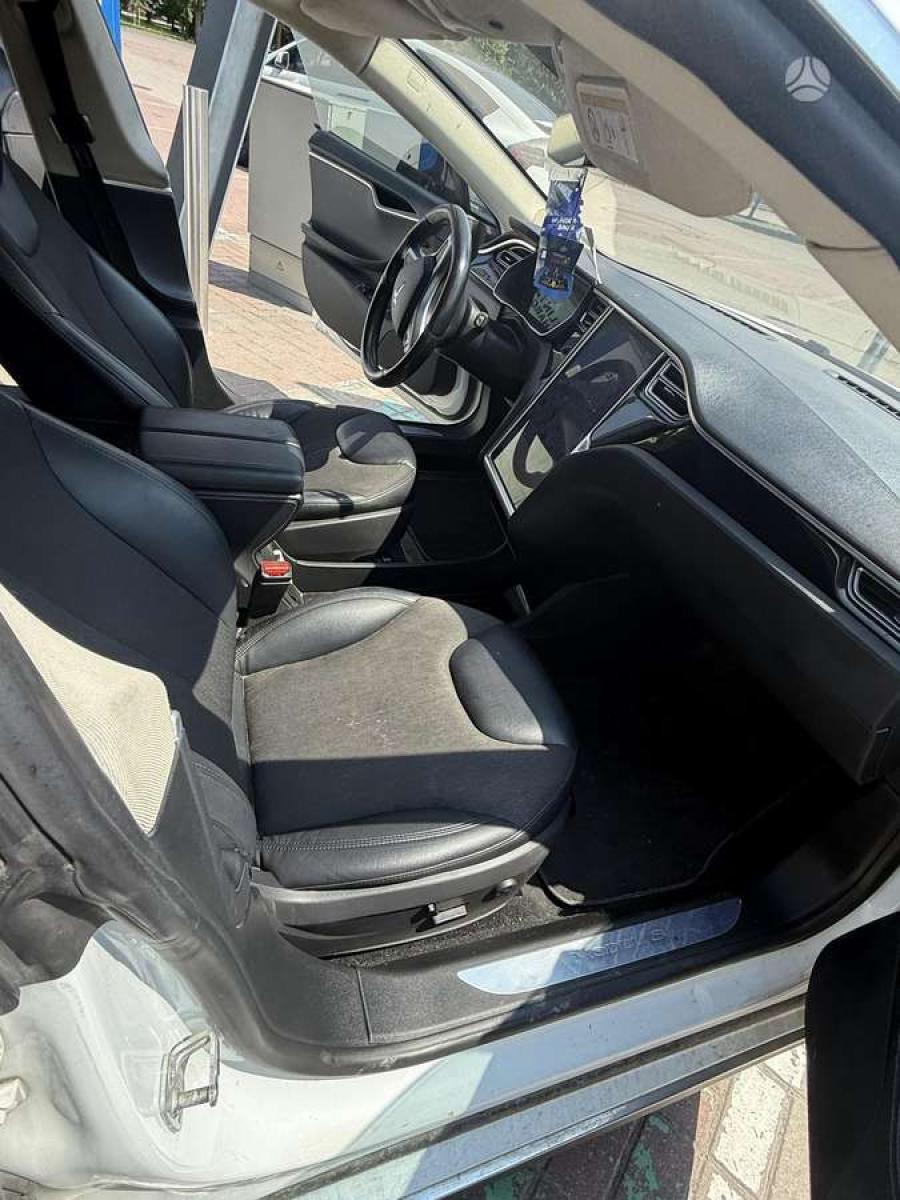 Balts Tesla Model S 2015 Marijampole, ar dzinēja tilpumu 0.00 L un nobraukumu 306 tūkst. km par 14500 €, foto 11 vietnē AUTOMOTO.COM.LV